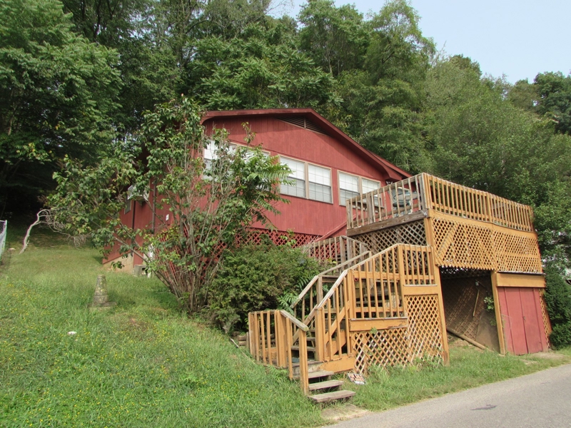 Cabin get-a-way at Crystal Lake in West Union, WV