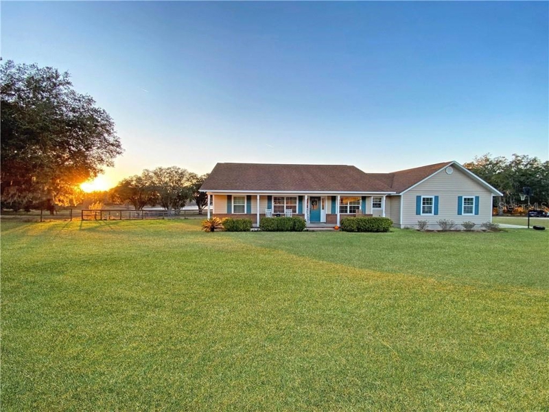 Lakefront Farm with Country Home for Sale Dunnellon, Florida