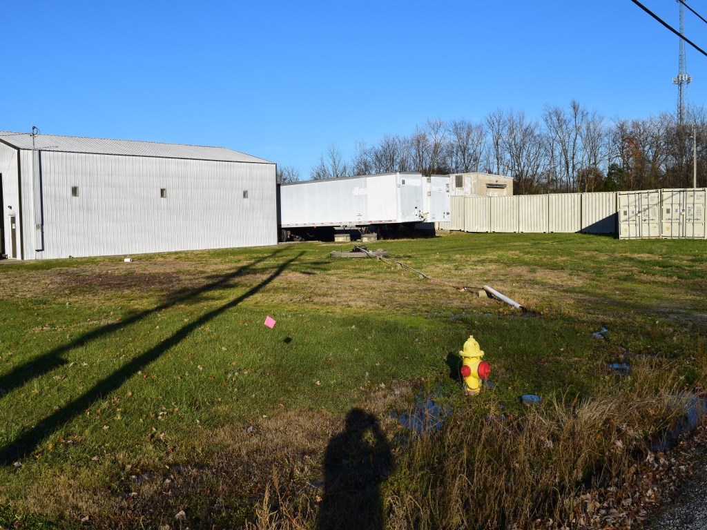 5+ Acre Property in Olney with Buildings, Storage & Railroad