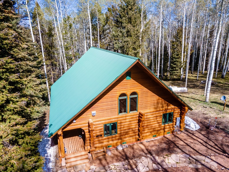 Cozy Log Cabin in Arrowhead Ranch Subdivision