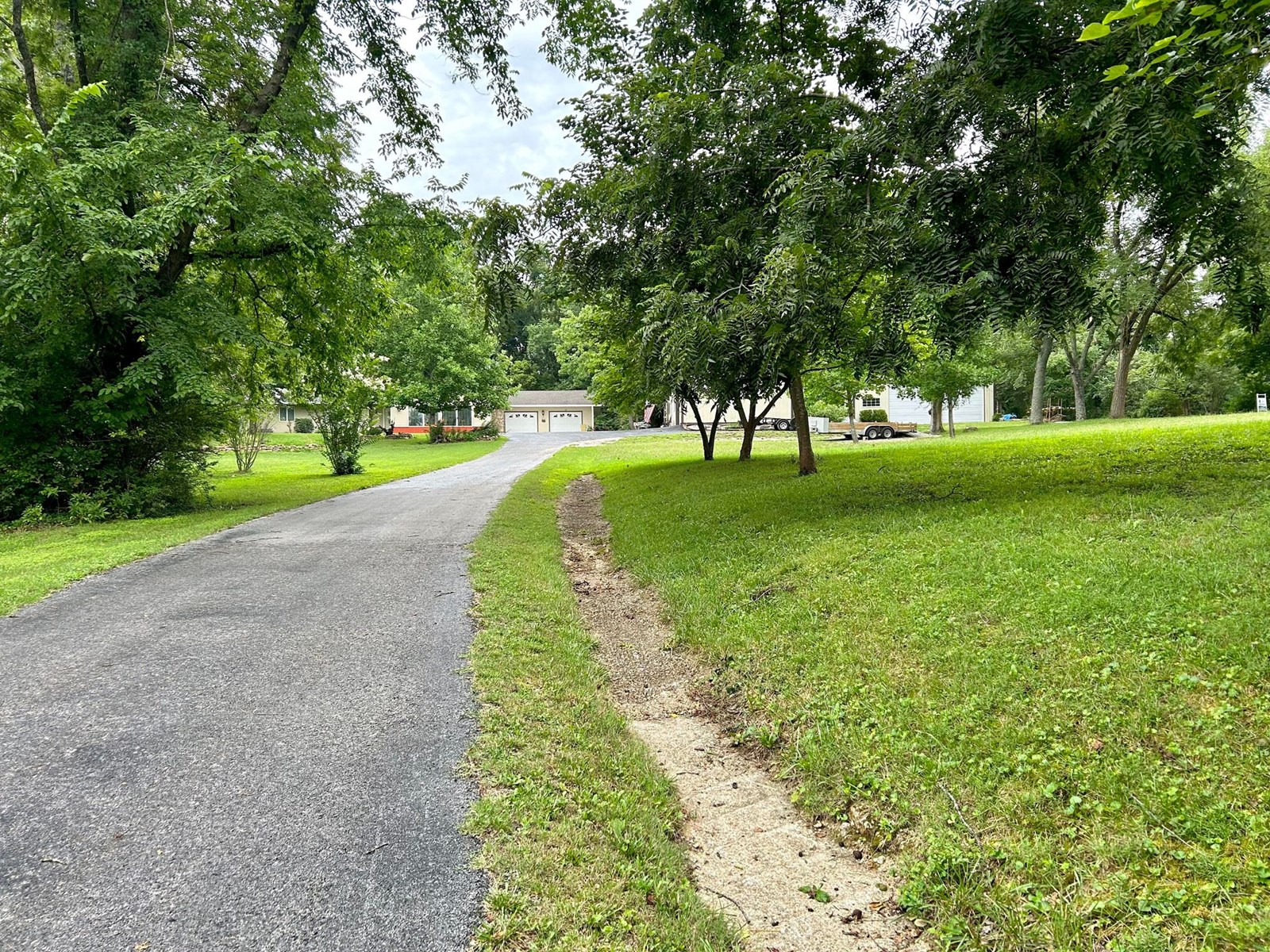 Ava, MO Large home with small acreage for sale.