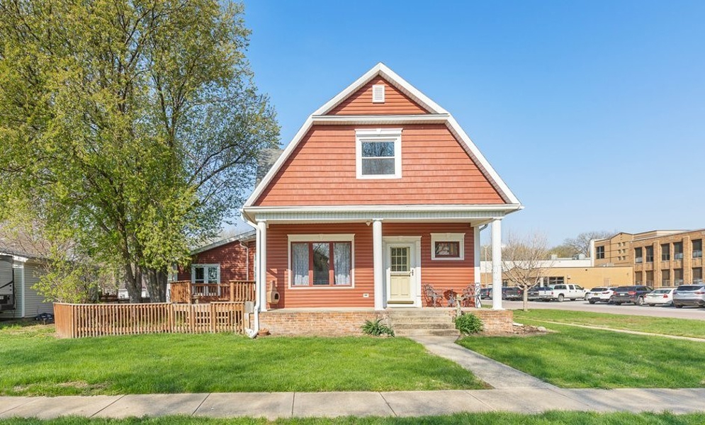 5BR, Corner Lot For Sale Woodbine, IA Harrison Co
