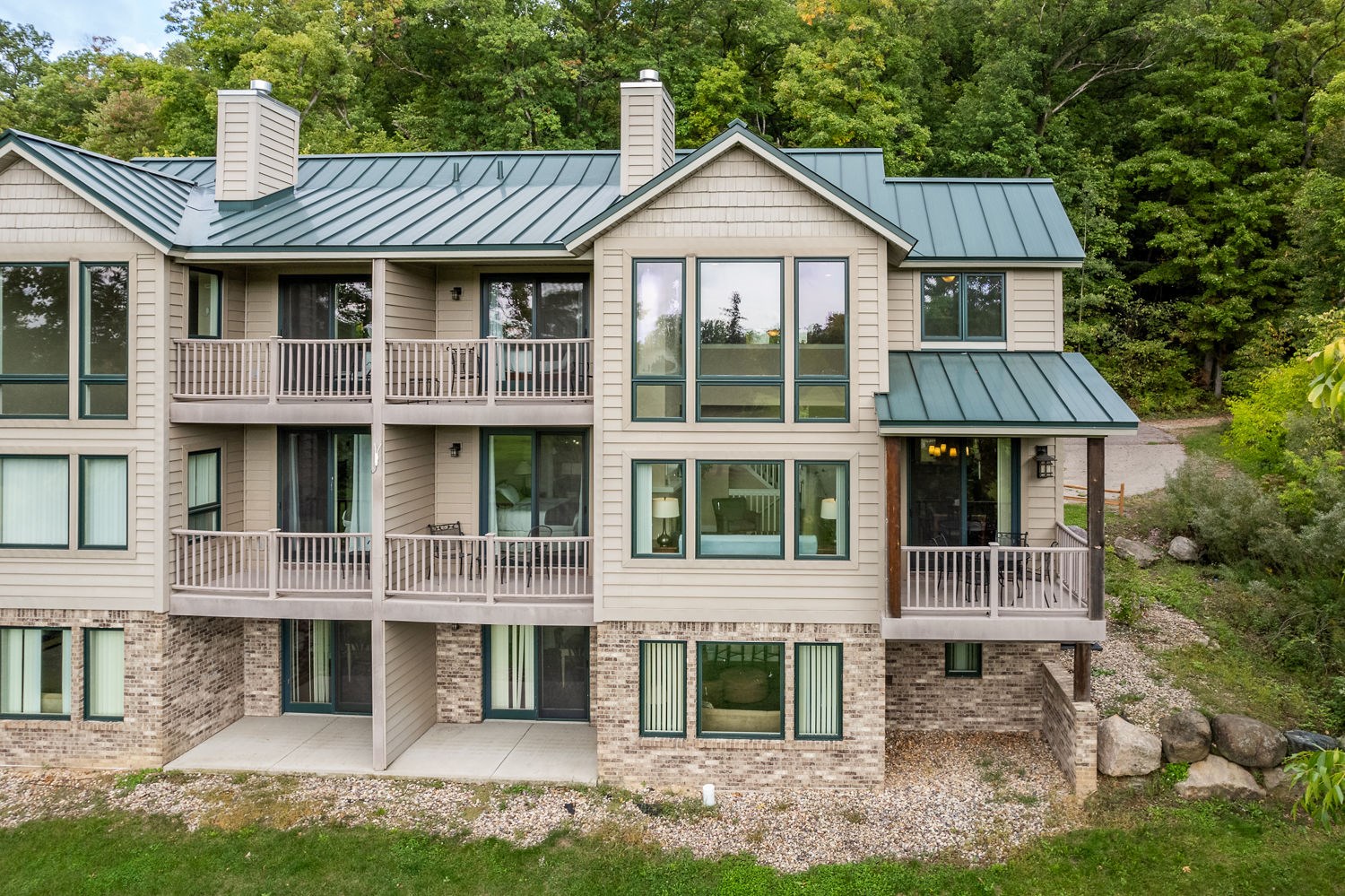 1/4 Ownership (Week 4) located along Devil’s Head Resort