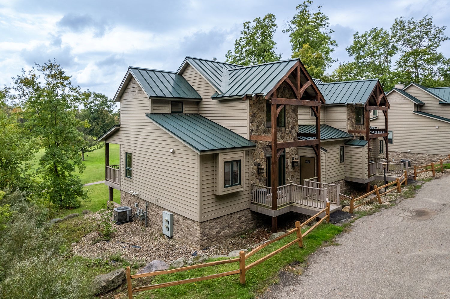 1/4 Ownership (Week 4) located along Devil’s Head Resort