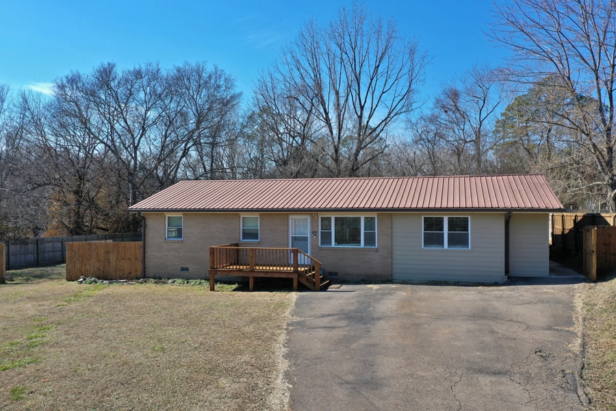 Charming 4-Bedroom, 2-Bath Ranch Brick Home, Linden, TN