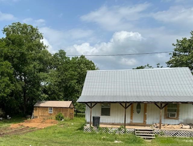 Country home on .43 acre in Naples Texas