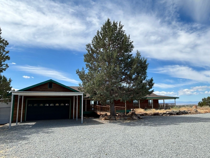 4 bed/2bath, 2584 sq.ft Gorgeous home on 20 acres with barn.