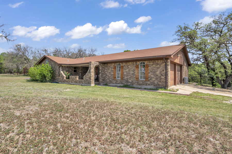 Large Kempner Home on Over an Acre For Sale