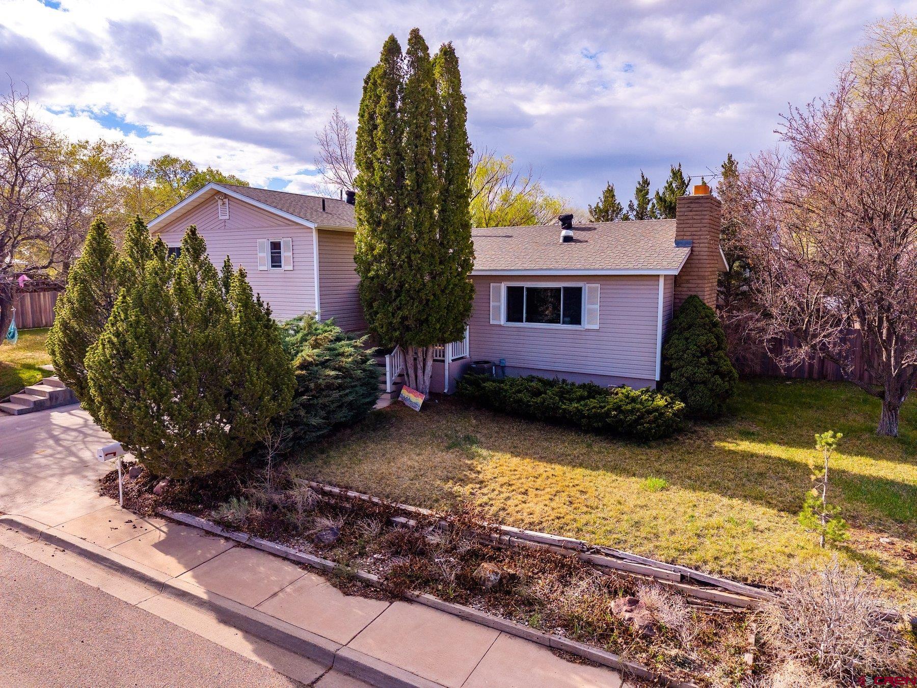 Amazing In Town Home, tri-level, great layout,