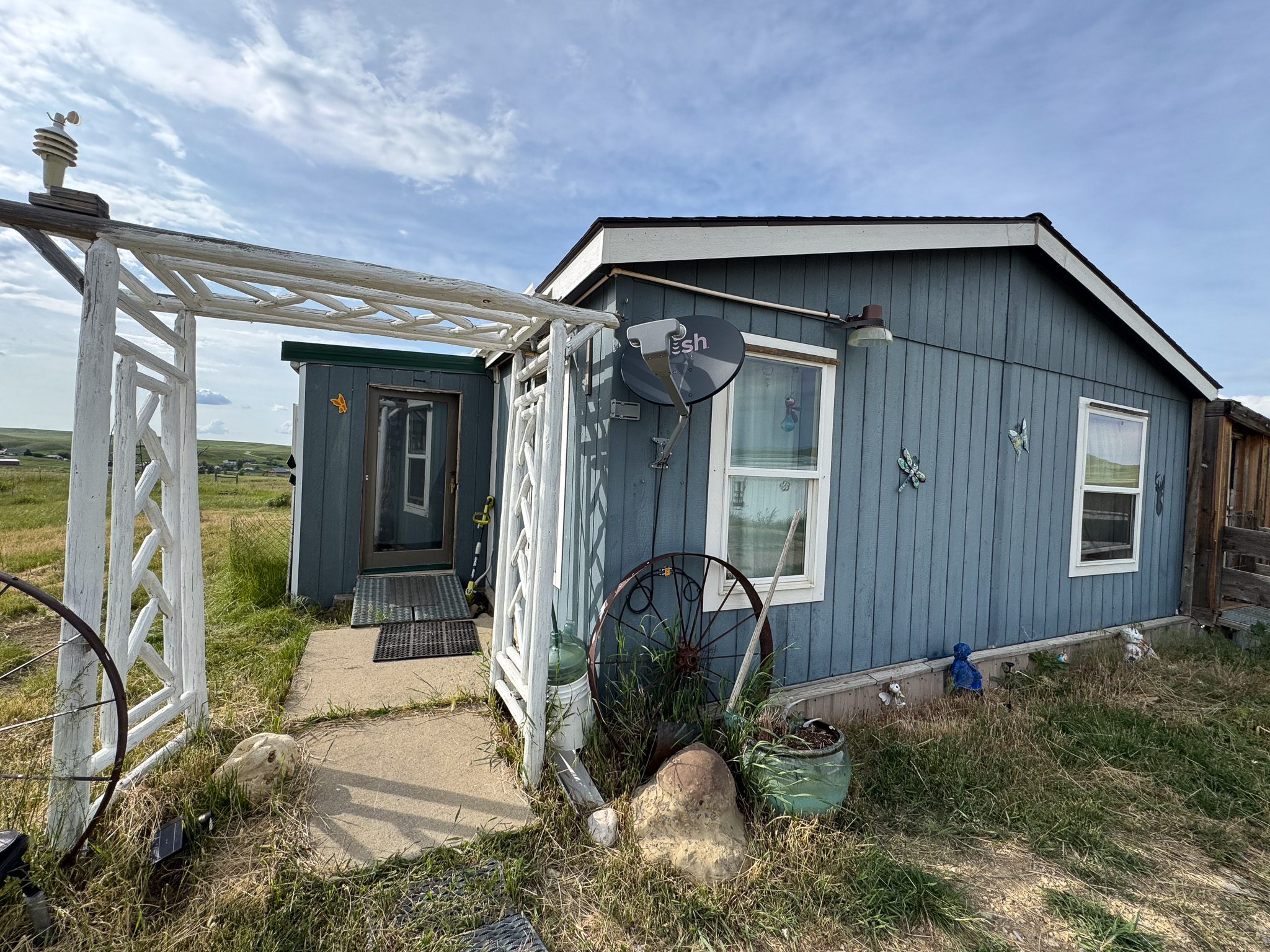 Charming Country Home On 7.75 Acres – Hilger, Mt