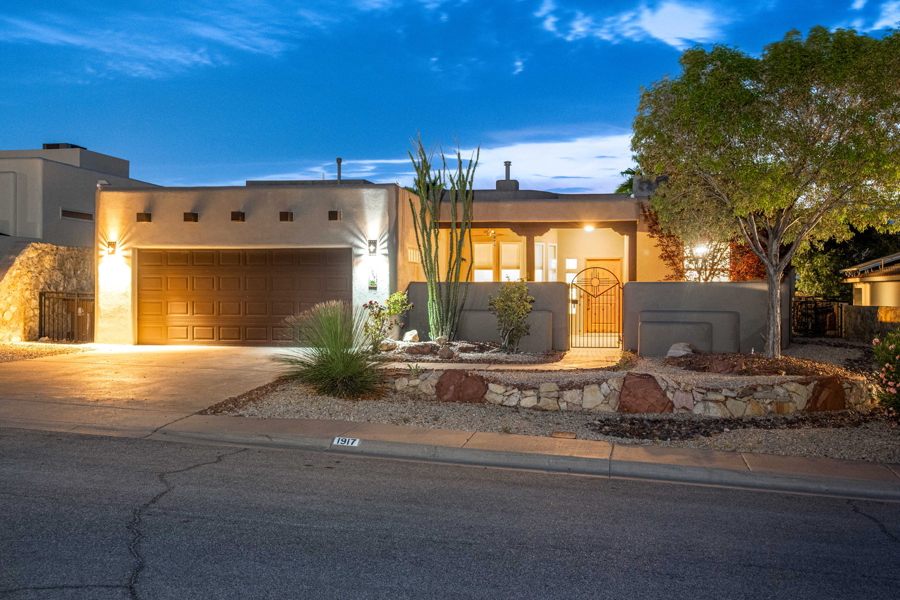 Beautifully-Maintained Home with Breathtaking Views in Las Cruces