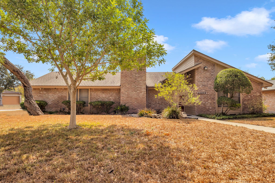 Remarkably Gorgeous Calallen Home corner lot Corpus Christi, TX