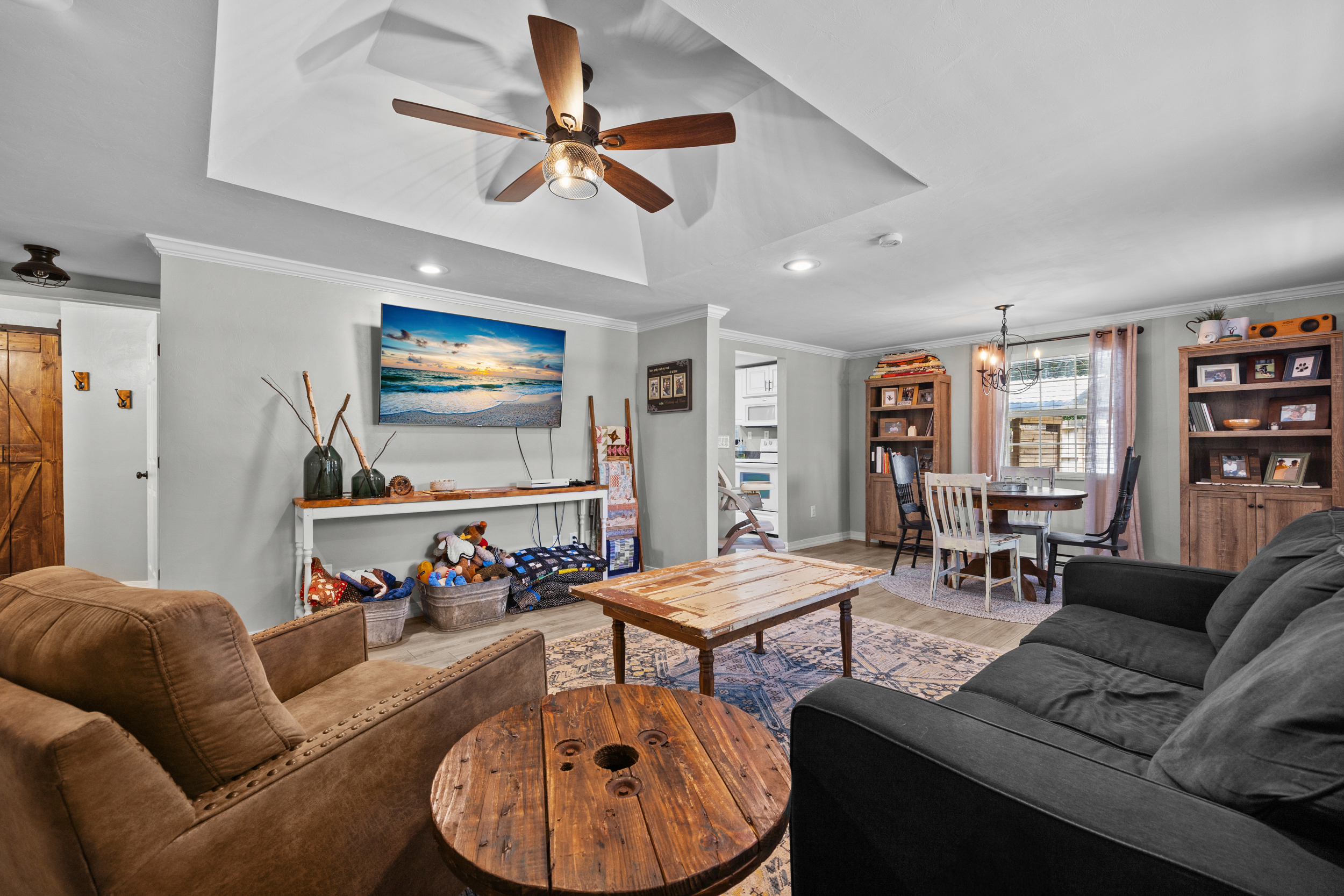 Charming High Springs Cottage with Backyard Oasis!