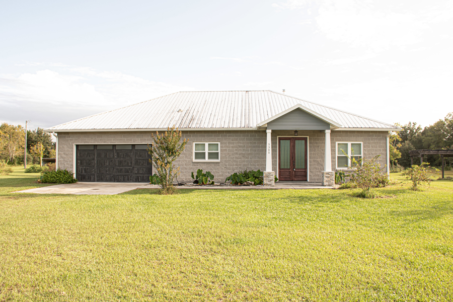 Gorgeous Block Home on 10 acres in Chiefland Astronomy Village!!