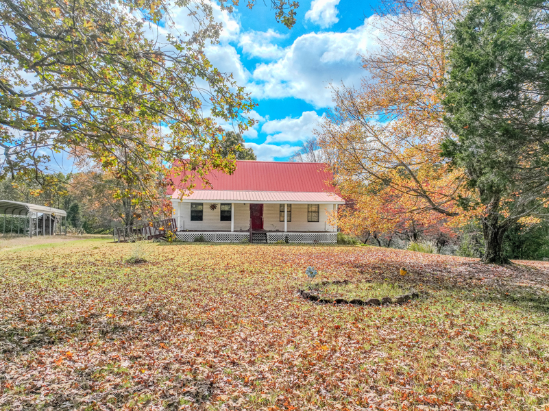 Charming Tennessee Country Home on 5 Acres – Westpoint, TN!