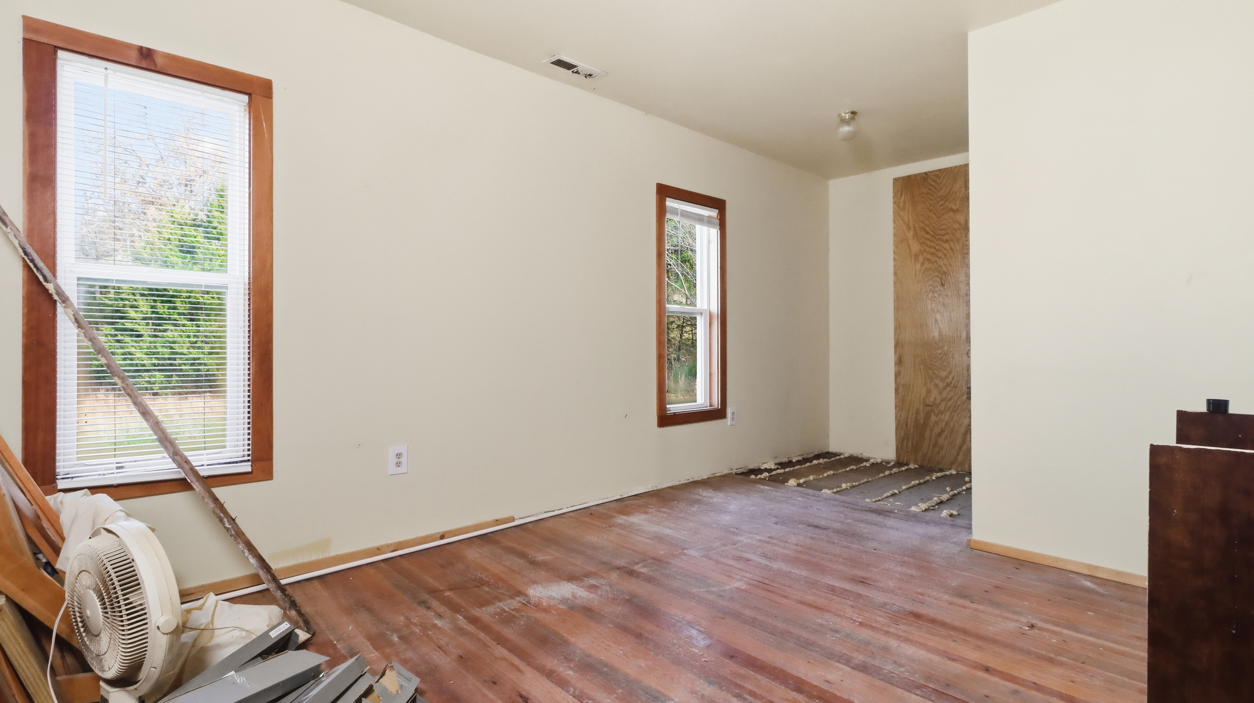 186 Acres in Squires MO – Farm, Home, Ponds & Excellent Deer Hunt