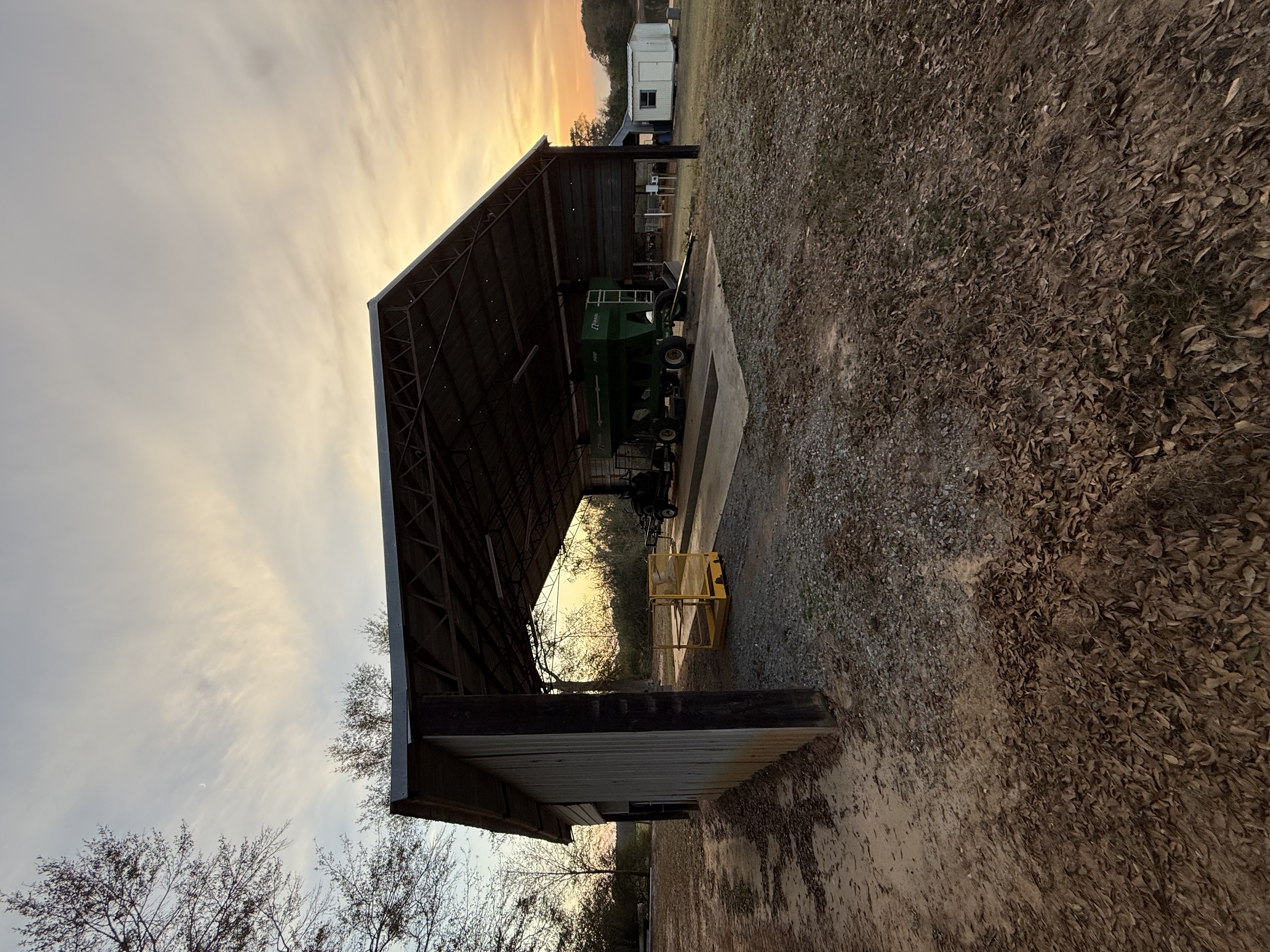 2/2 Barndominium on 49± Acres With Scenic Waterfront