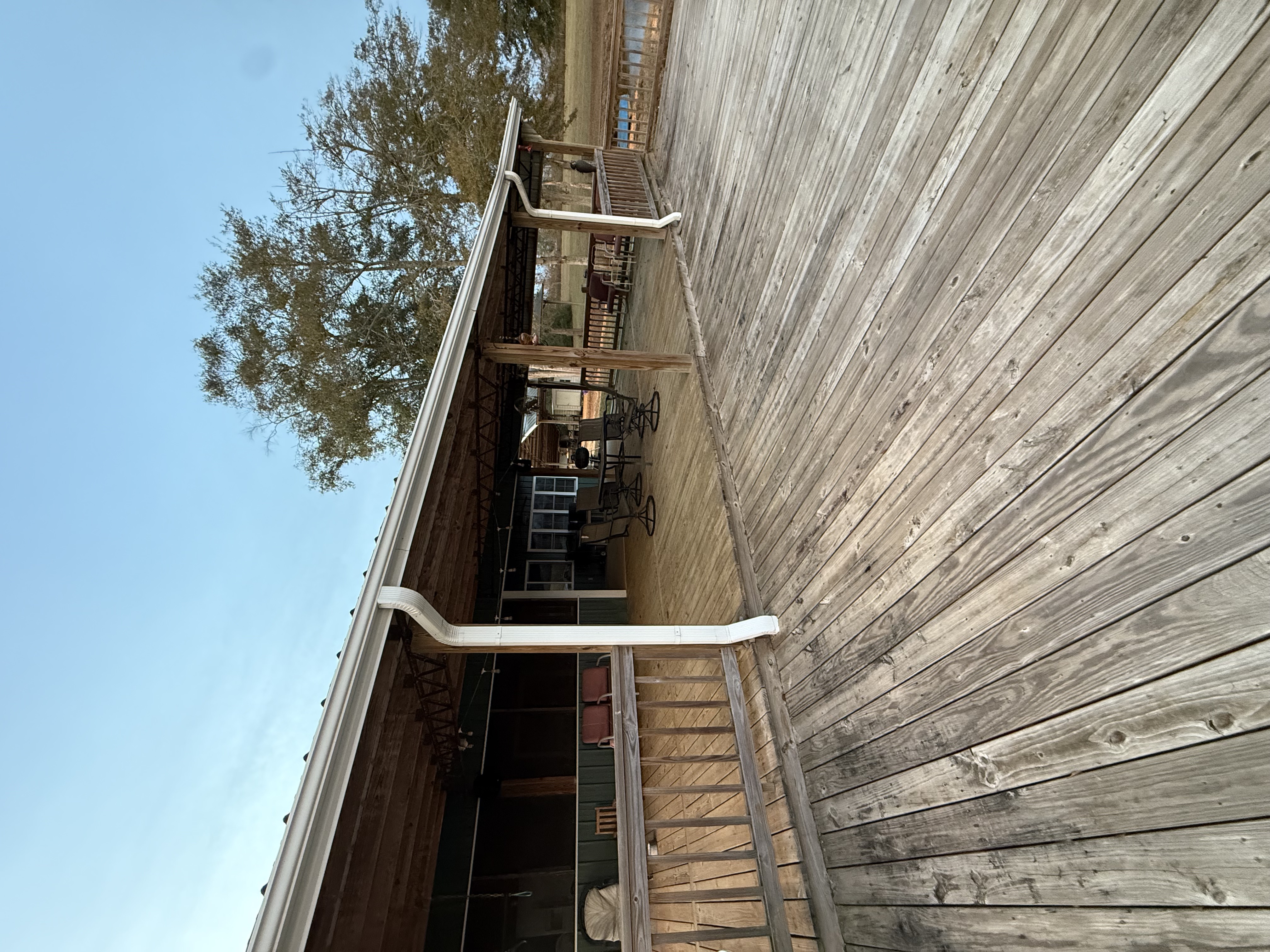 2/2 Barndominium on 49± Acres With Scenic Waterfront