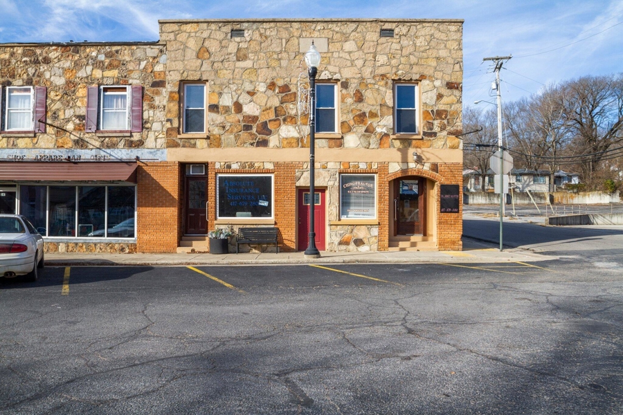 Prime Location- Office Building on Gainesville Square
