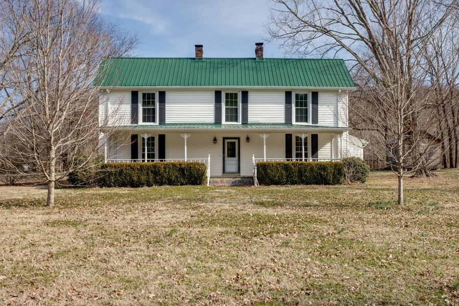 Culleoka, Tennessee Maury County Country Home with Acreage