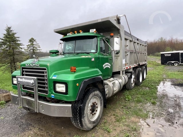 2001 MACK RD688 Dump Truck